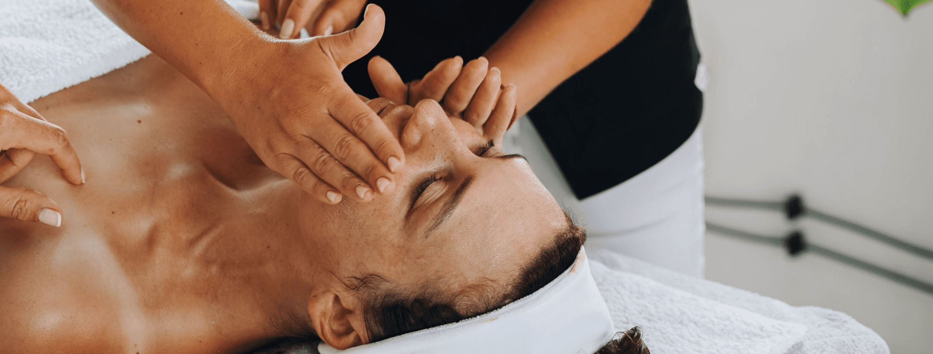 6 Benefits of a Facial Massage